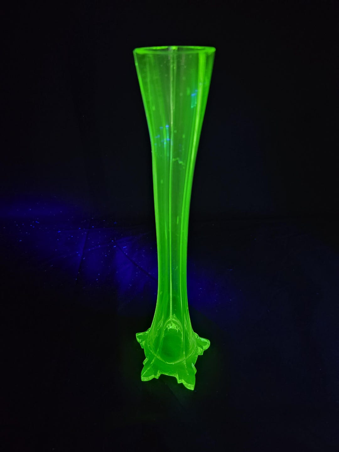 Uraline - "eiffel" Soliflore Uranium Glass Vase - Etsy