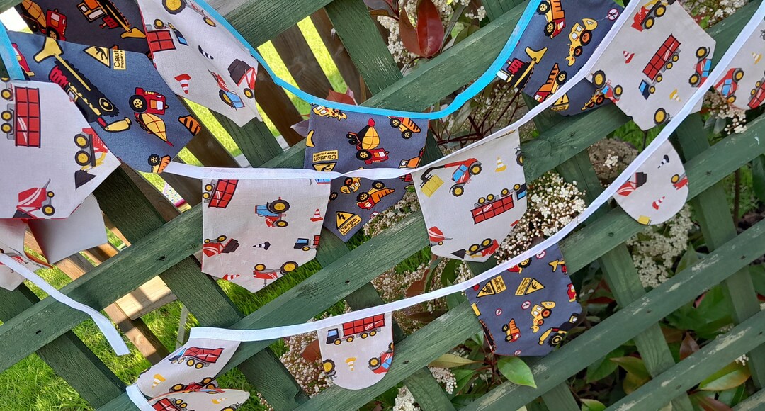 CONSTRUCTION VEHICLES BUNTING - Banner and Cut off Oval Shaped Flags ...