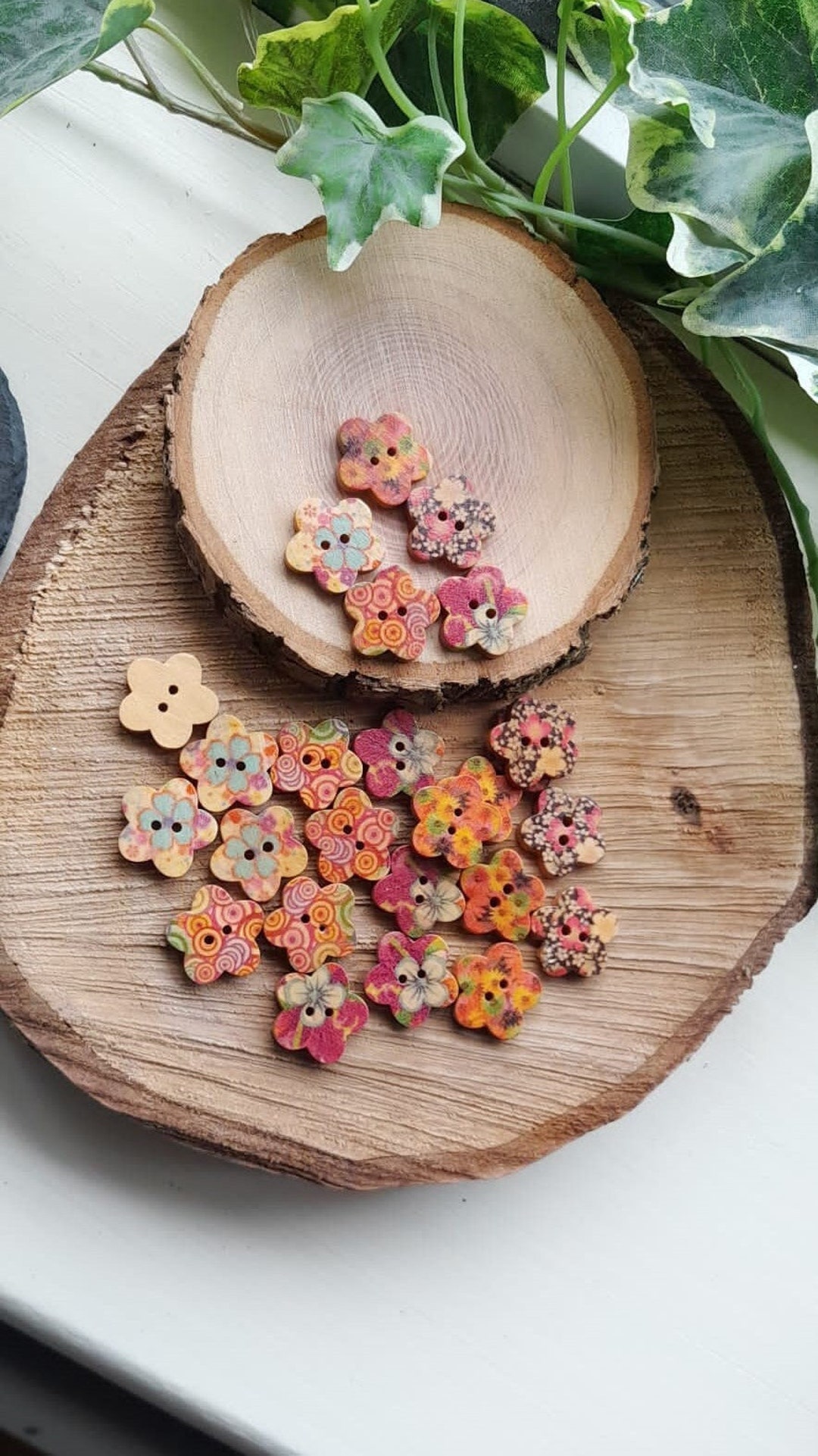 Wooden Buttons in a Flower Shape With 5 Different Floral Decorative ...