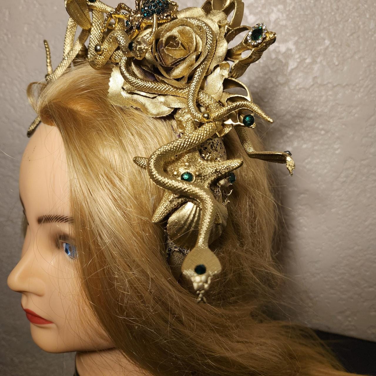 Medusa Snake Headpiece: Gothic Seashell Crown With Spider - Etsy