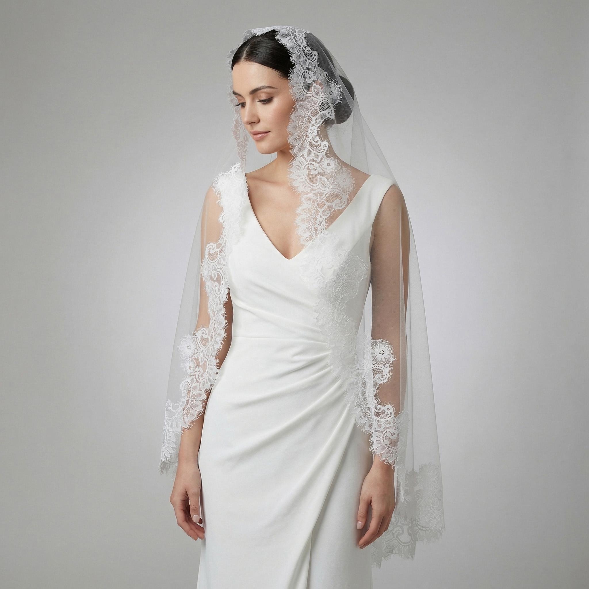 Scalloped Chantilly Lace Mantilla Wedding Veil, Soft English Tulle ...