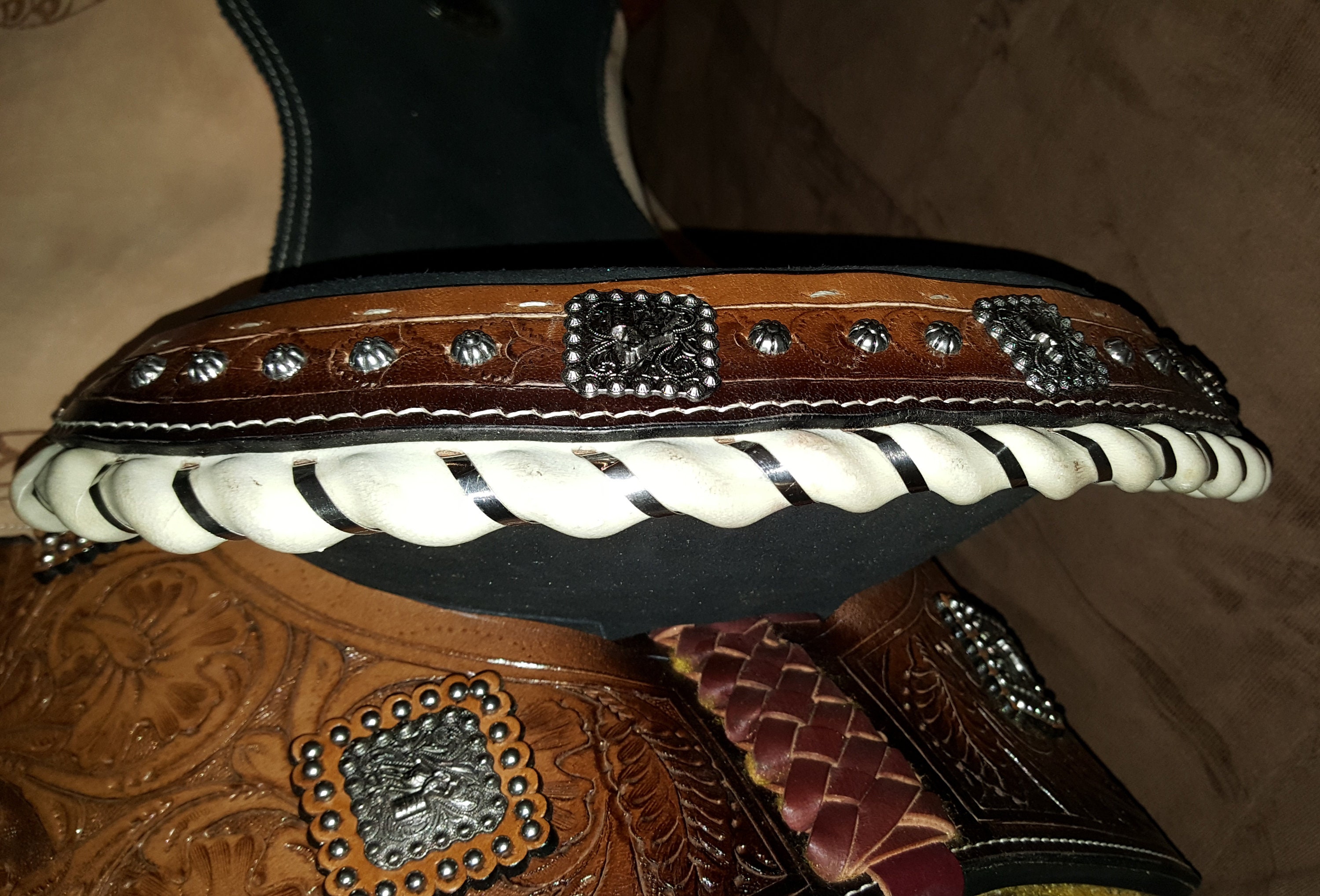 HORSE SADDLE 16 Double T Barrel Saddle With Barrel Racer Conchos Full ...
