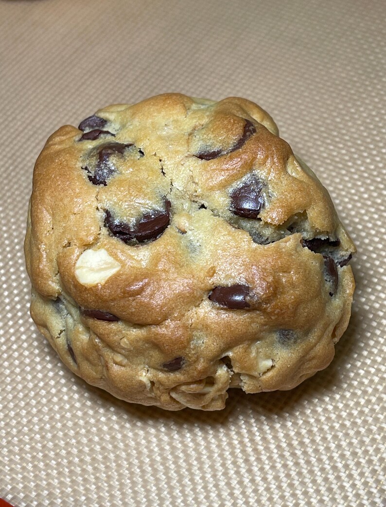 Cookies, Giant Gourmet 6 Oz Vanilla Cookie With Peanuts and Chocolate ...