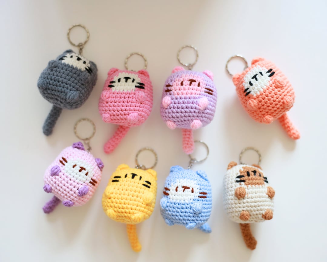 Crochet Cat Keychain, Cartoon Animal Key Chain, Hand-crocheted Small ...