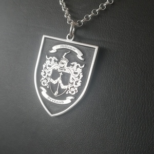 Coat of Arms Necklace, Family Crest Necklace - Etsy