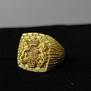 United Kingdom Coat of Arms and the British Royal Crown Coat of Arms ...