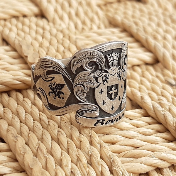 Crest Ring - Etsy