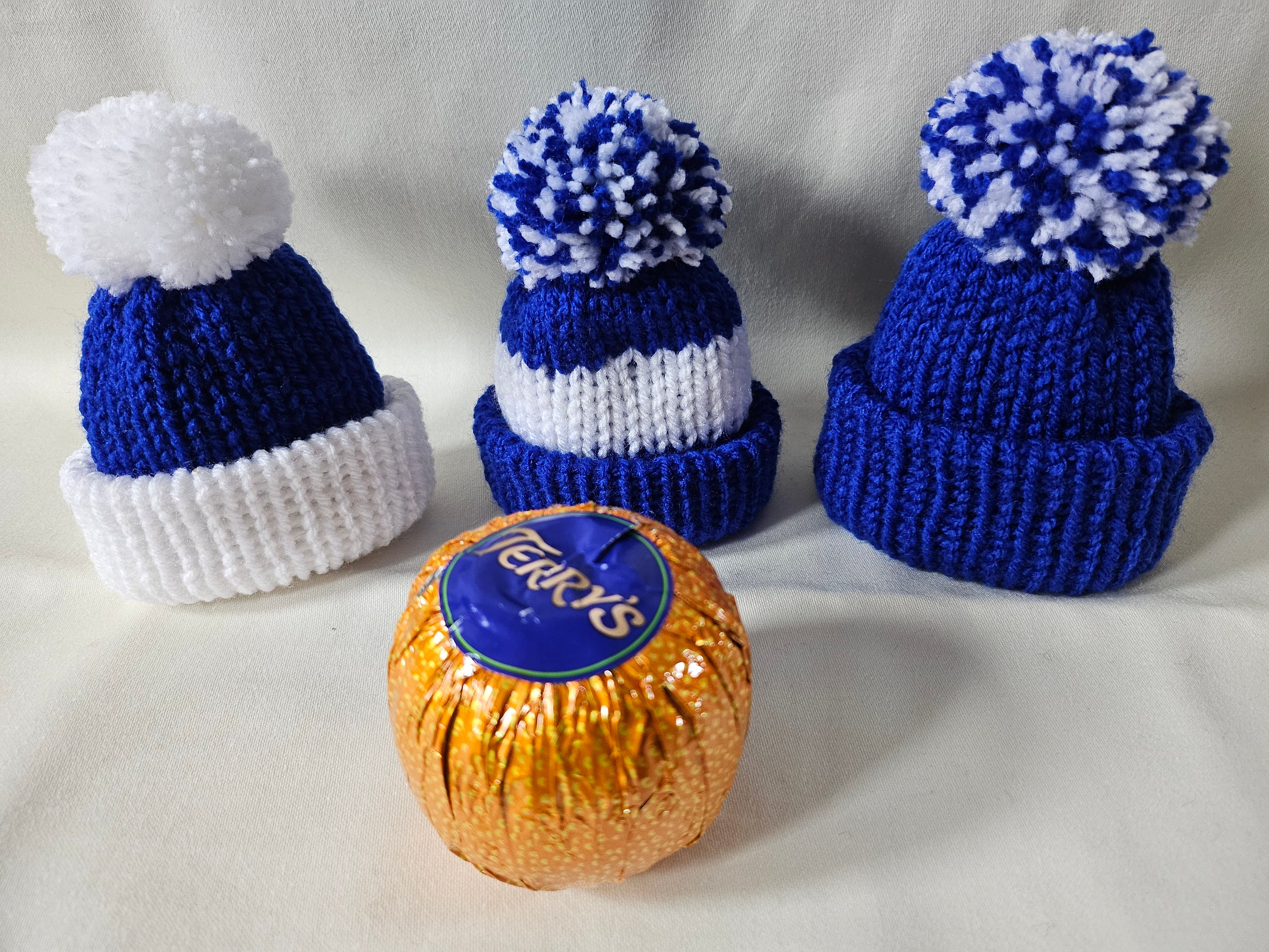 Everton FC - Christmas Knitted Santa Bobble Hat Chocolate Orange Covers ...