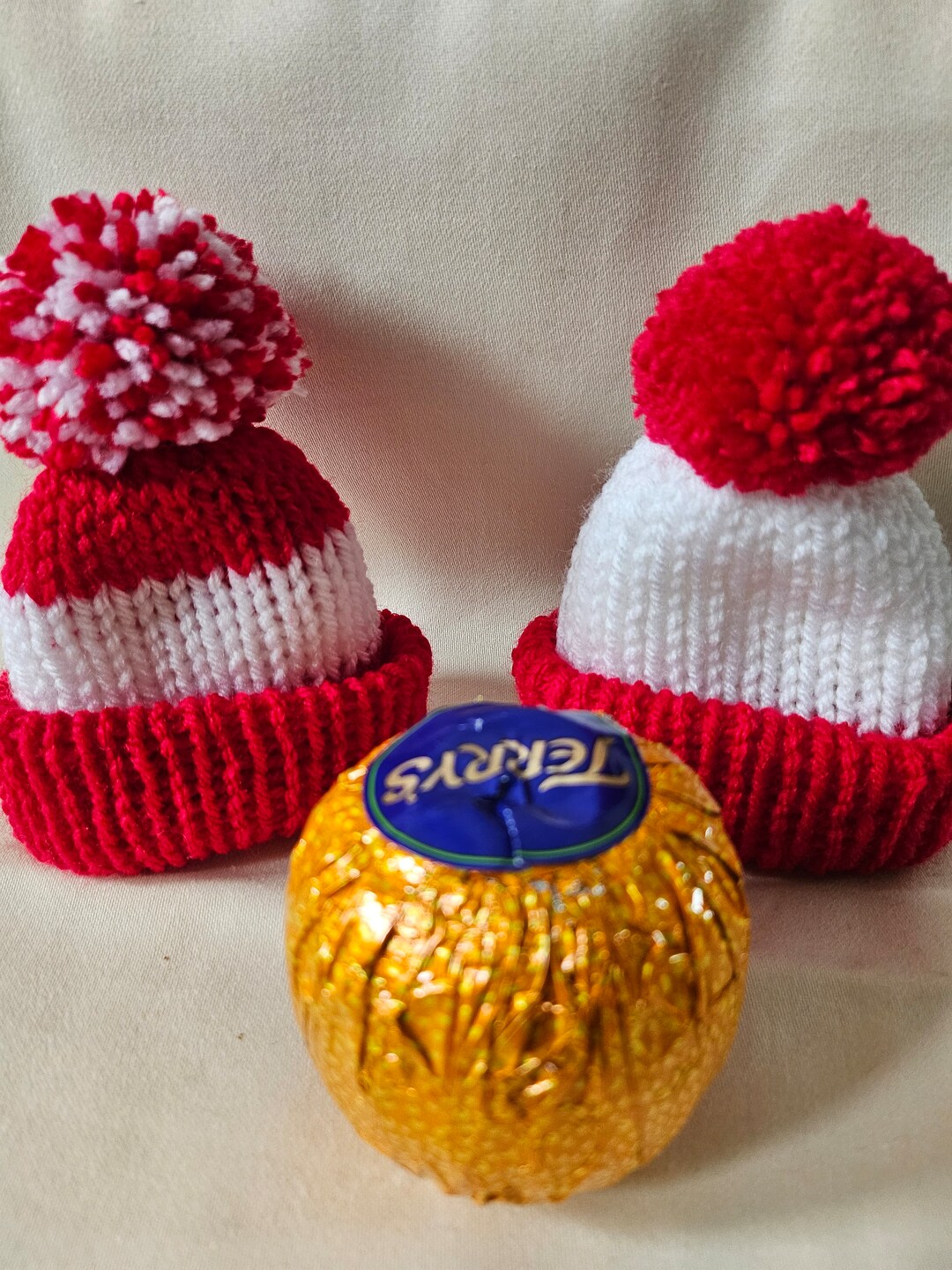 Liverpool FC - Christmas Santa Bobble Hat Chocolate Orange Covers ...