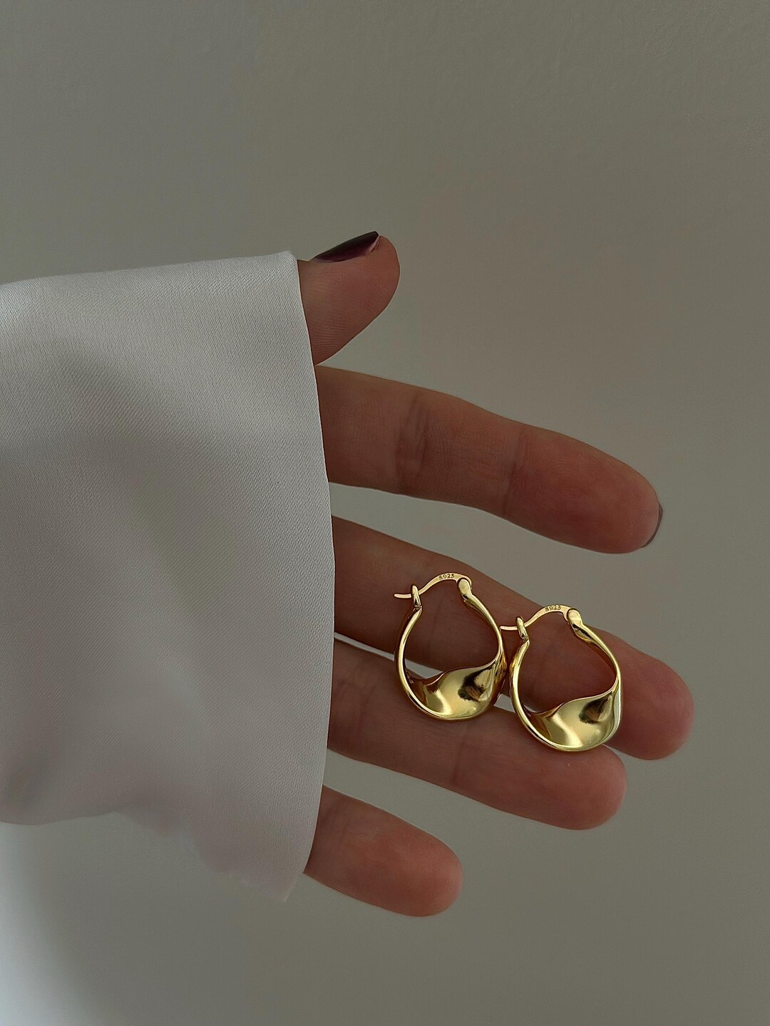 Vintage Wavy Hoop Earrings: 18K Gold Plated Minimalist Design - Etsy