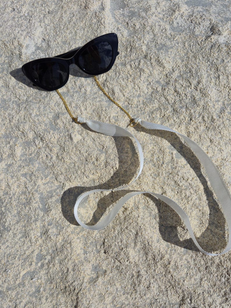 Elegant Gold Thread Glasses Chain Necklace, Sunglasses Holder ...