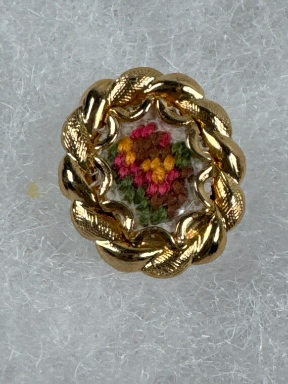 Vintage Petit Point Needle Point. Embroidered Red Ros… - Gem