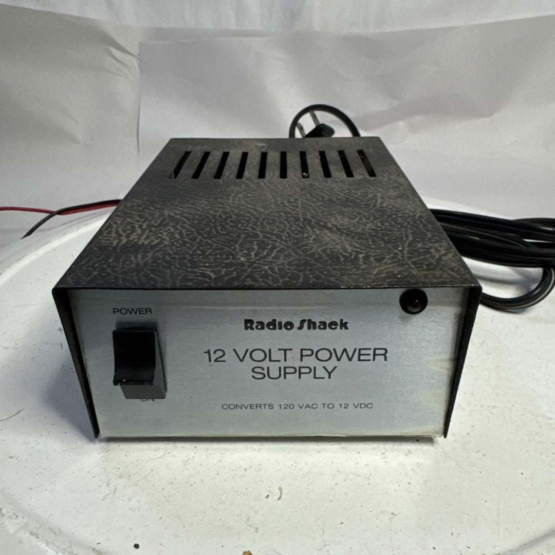 Radio Shack Dc 12 Volt Regulated Power Supply 22-127E - 120vac In/13 ...