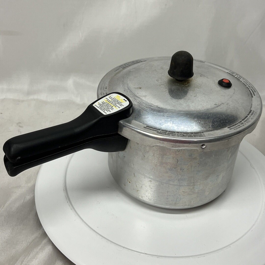 Rochedo Maitre's 4 Quart Aluminum Pressure Cooker Vintage Made in ...
