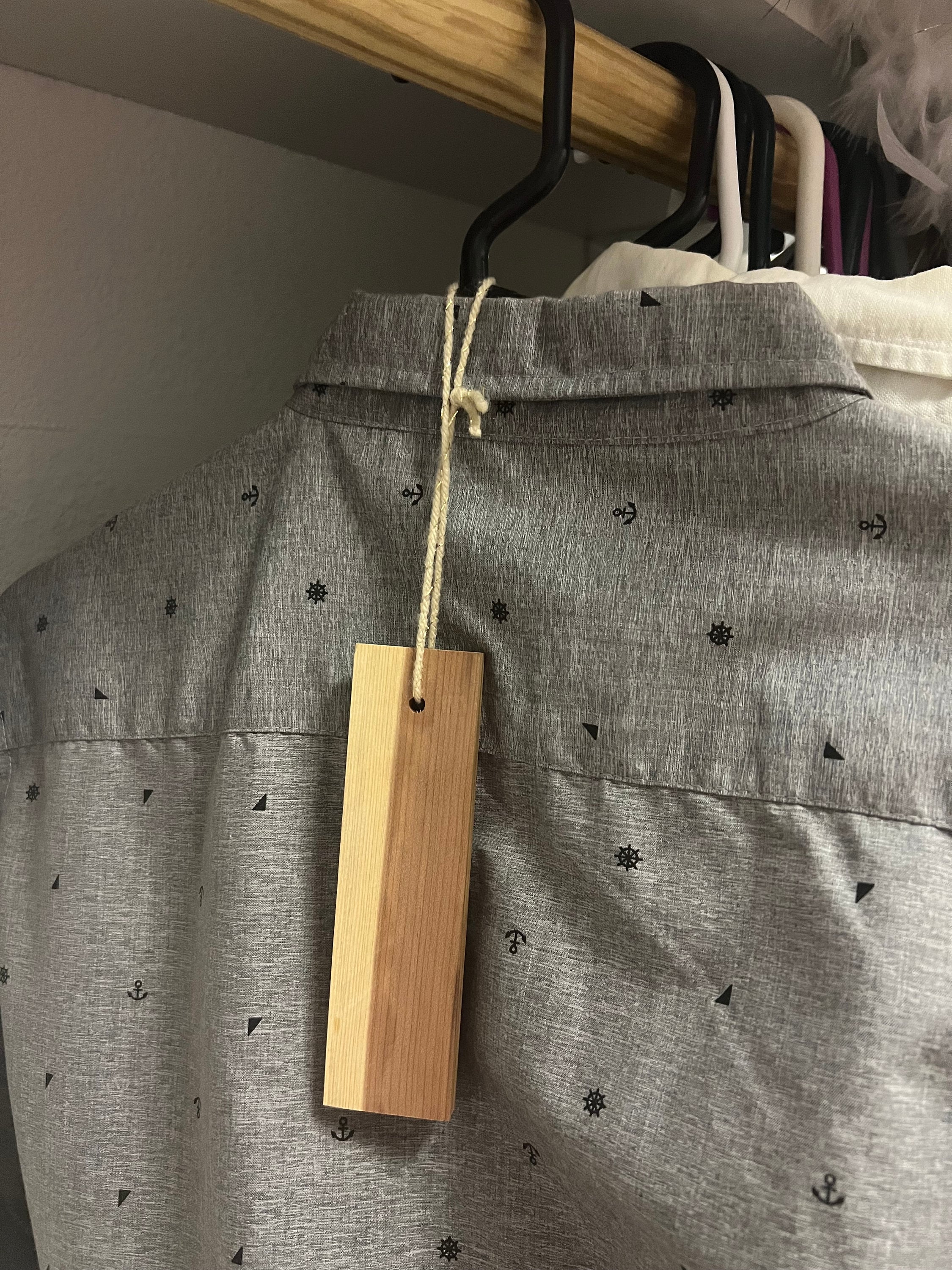 Twenty 20 Aromatic Cedar Wood Blocks for Clothes Storage, Deodorizing ...