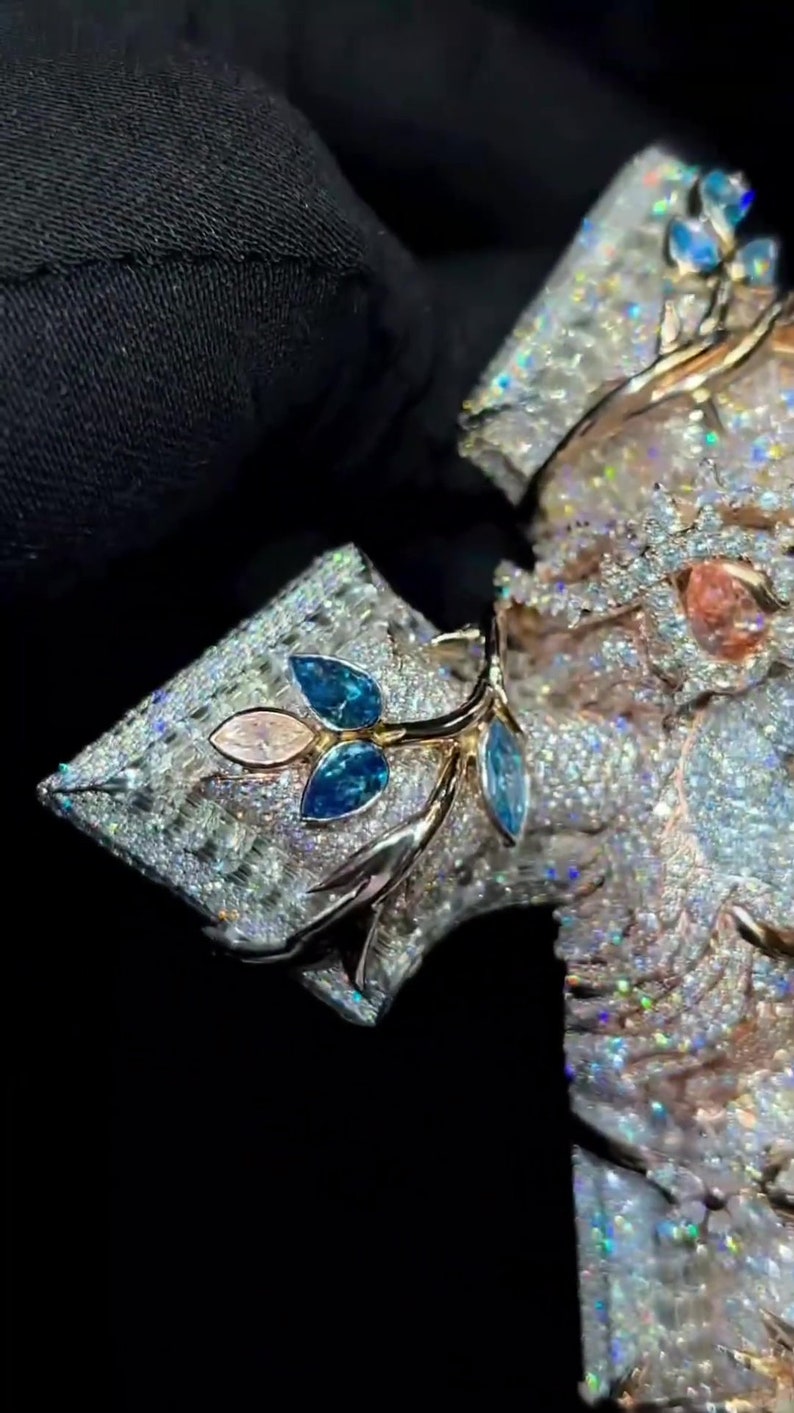 Hiphophanger Jezus kruis Iced Out | Verborgen mes | Dikke ...