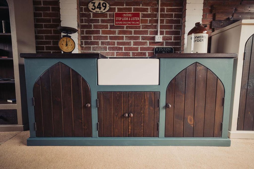Dorian Wide Gothic Rustic Belfast Sink Unit. Freestanding Rustic ...