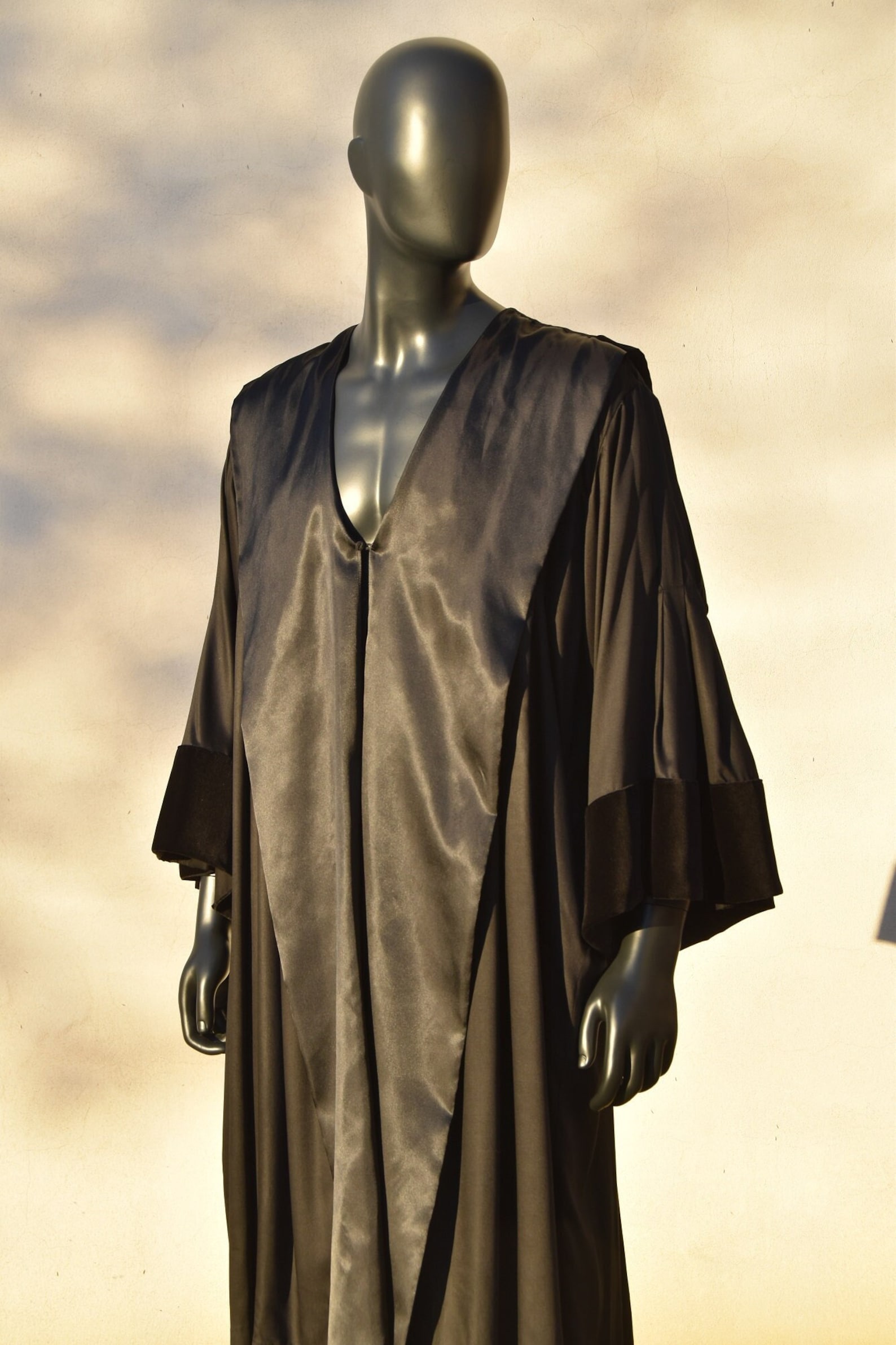 Lawyer Robe With Folds. Dress Lawyers. Dress for Graduation in Law and ...