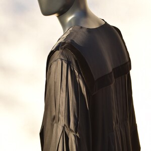 Lawyer Robe With Folds. Dress Lawyers. Dress for Graduation in Law and ...