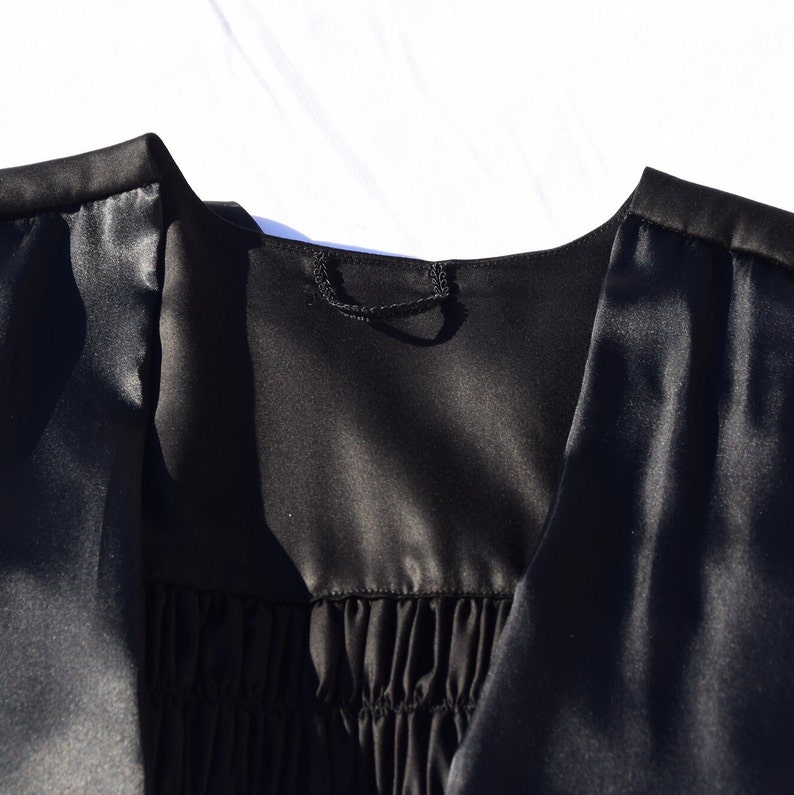 Lawyer Robe With Folds. Dress Lawyers. Dress for Graduation in Law and ...