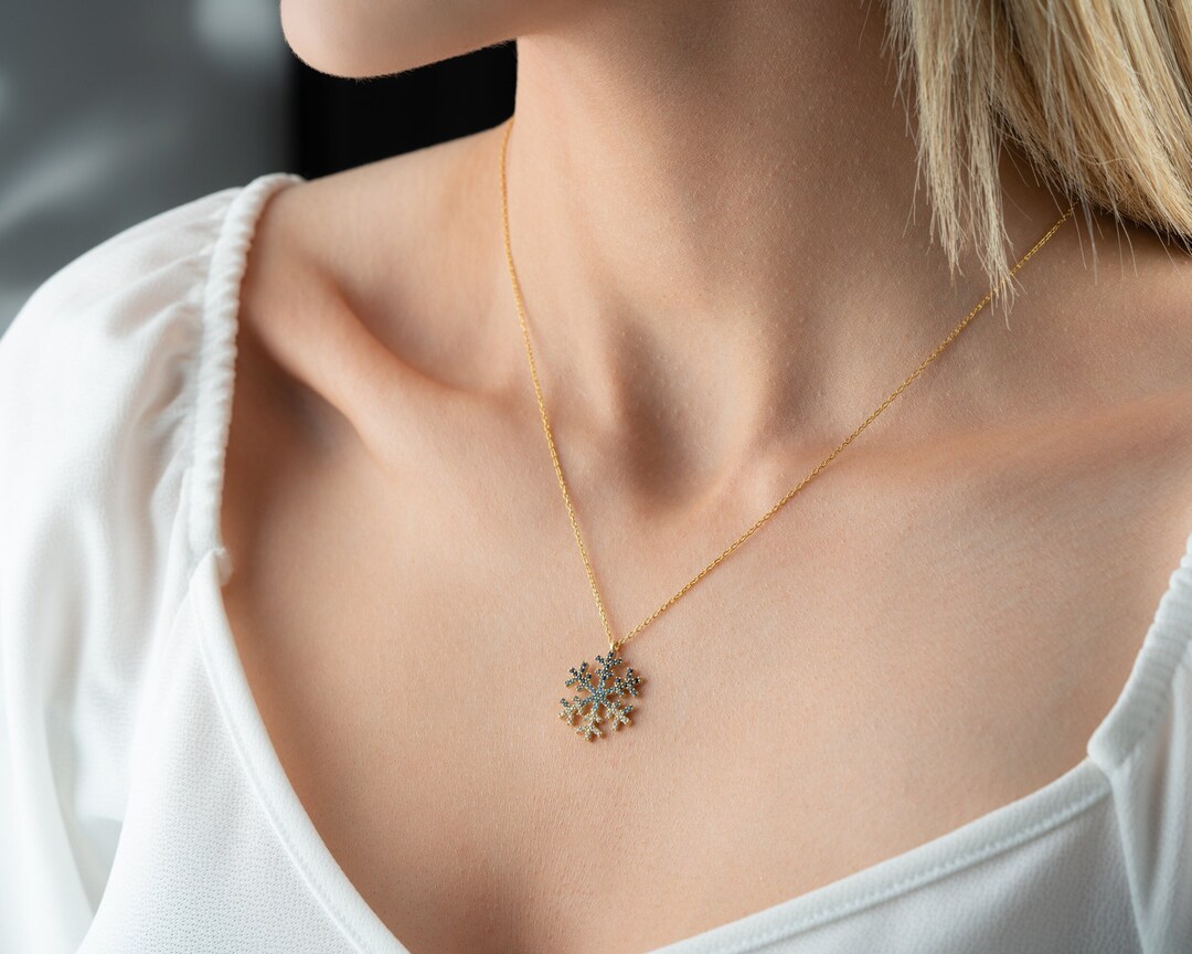 Dainty Snowflake Necklace Minimalist Gold Snowflake Pendant Necklace ...