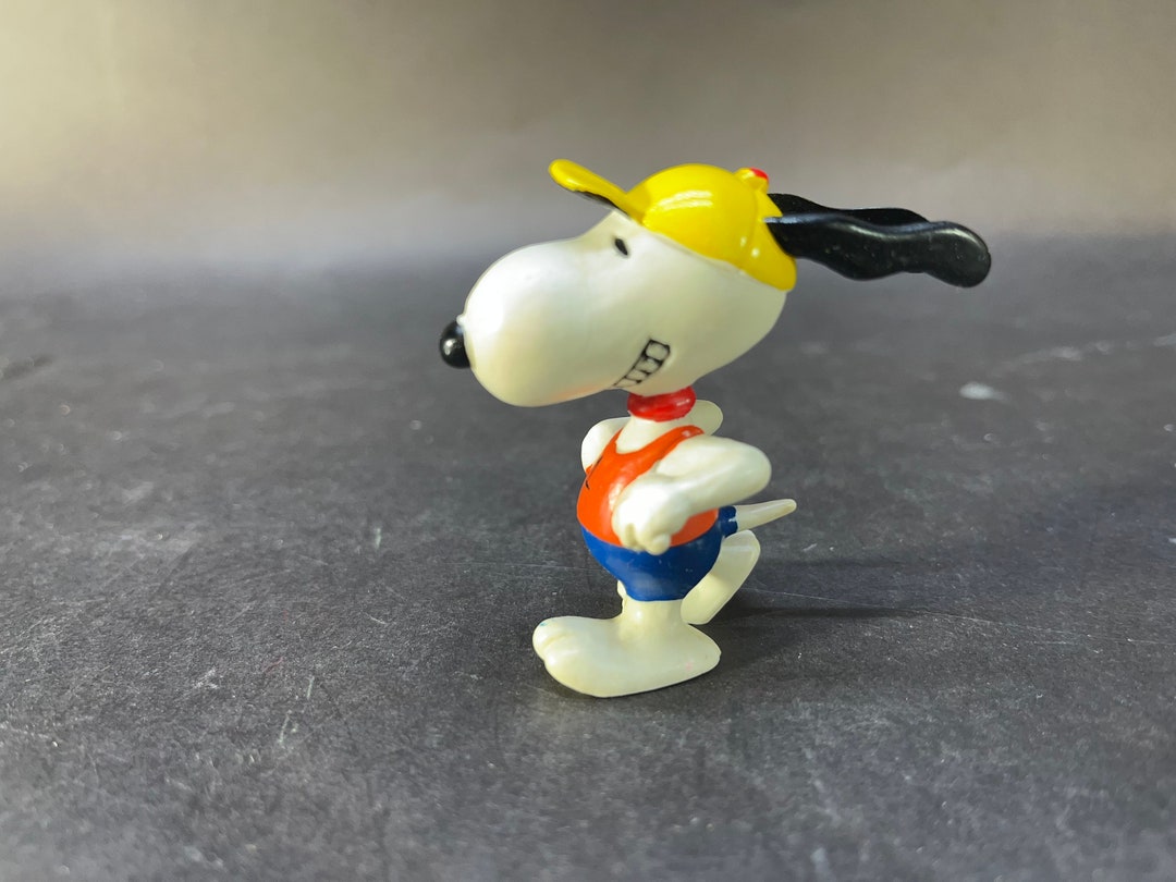 Vintage Snoopy Pvc Figure : Marathon Runner, Made in Hong Kong, 1988 ...