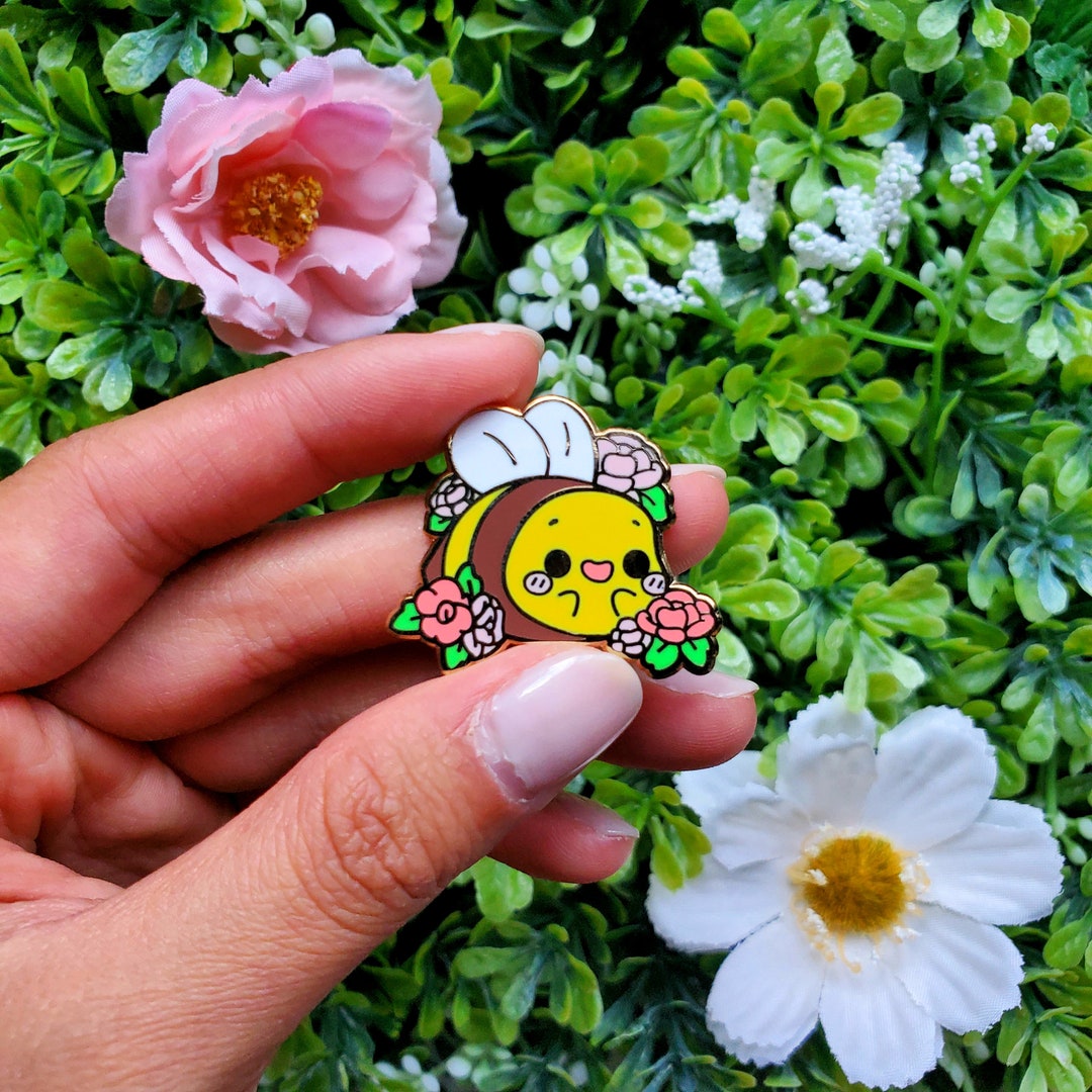 Floral Bumble Bee Pin | Bee Pin | Cute Bee Pin | Gift Ideas | Gifts for ...