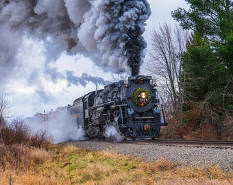 Pere Marquette 1225 "polar Express" Steam Train Blowing Smoke as It ...