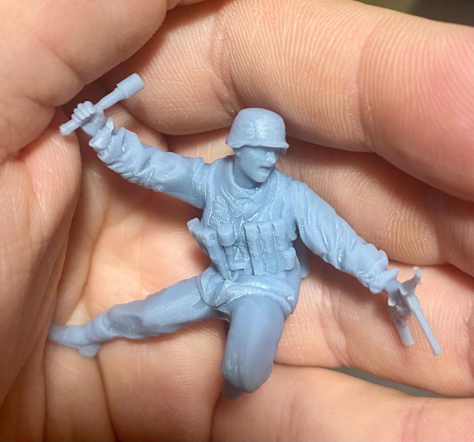 WW2 Waffen SS German Soldier Throwing Grenade, Resin Figures 1/48, 1/35 ...