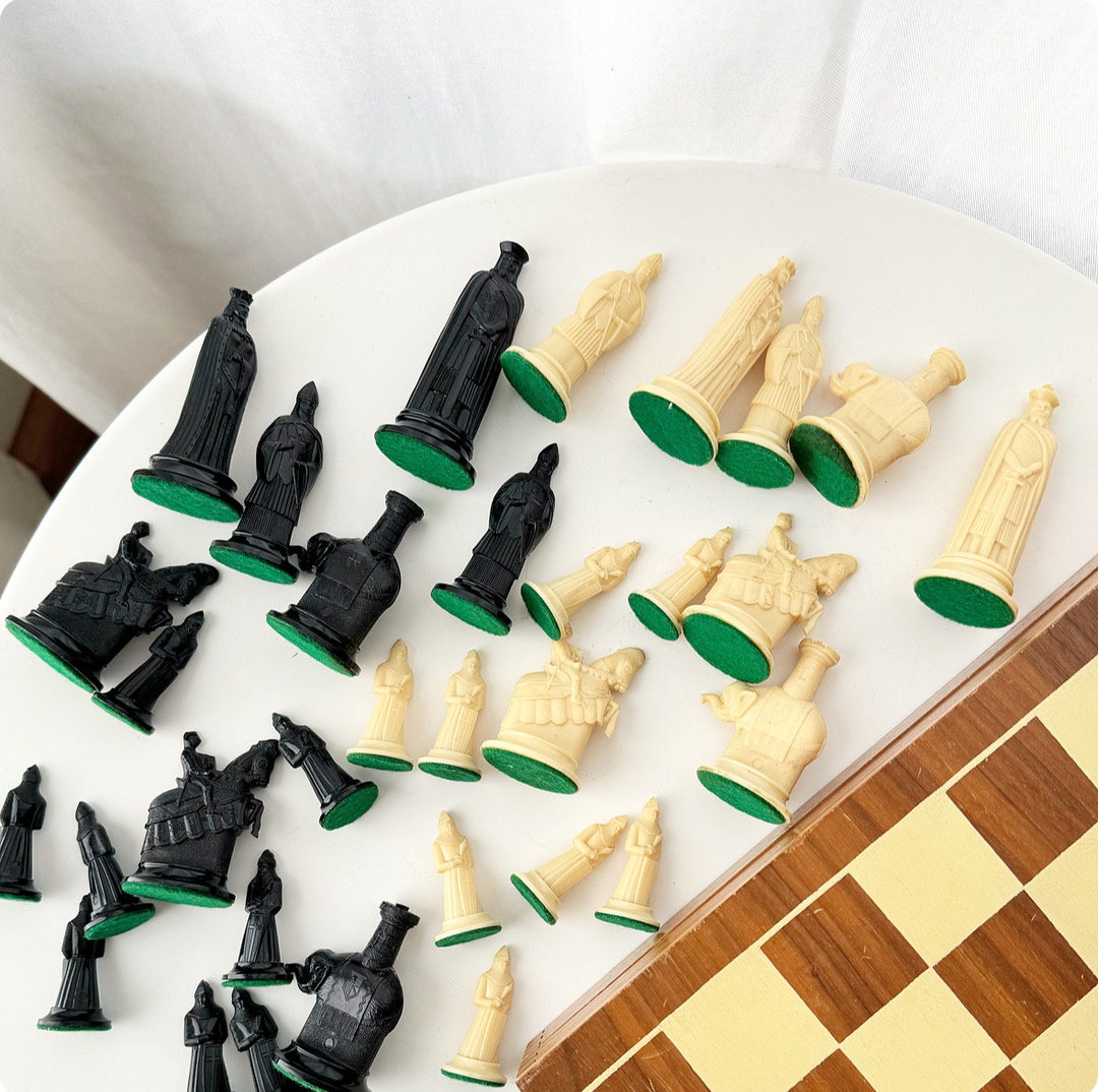 Vintage Kingsway Chess Set and Chess Board - Etsy
