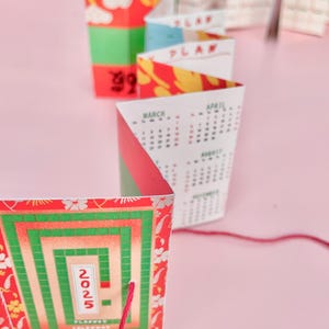 Artist Book Year of Snake 2025 Calendar Planner 包括农历/ 農曆 Mini Schedule ...