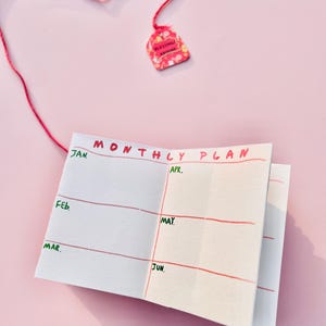 Artist Book Year of Snake 2025 Calendar Planner 包括农历/ 農曆 Mini Schedule ...