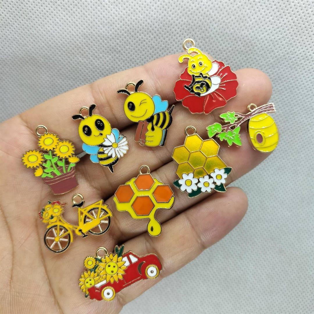 Cartoon Enamel Bee Charm Gold Plated Metal Animal Flower Charms Pendant ...