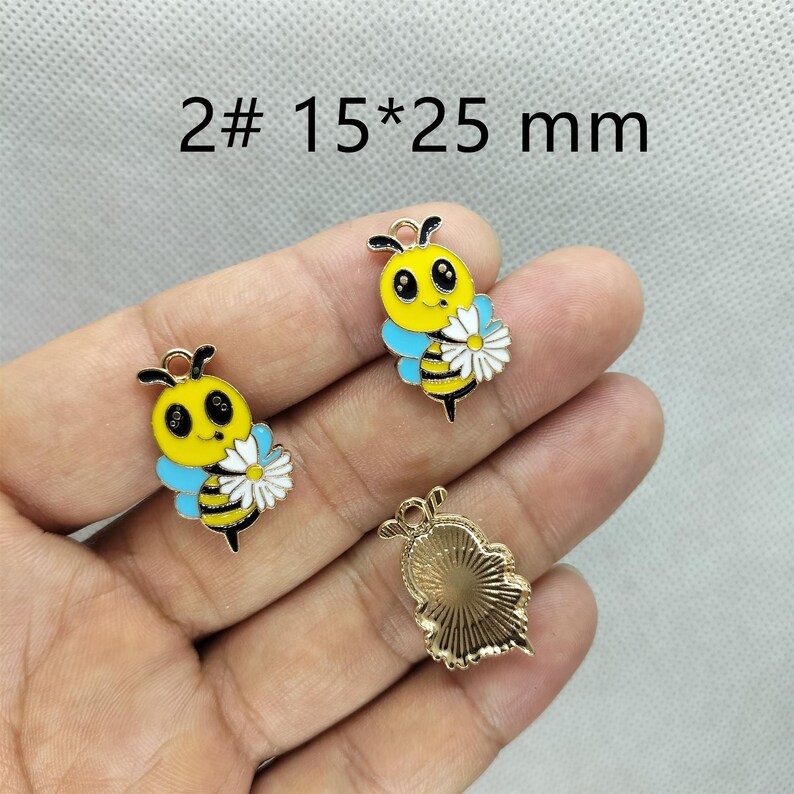 Cartoon Enamel Bee Charm Gold Plated Metal Animal Flower Charms Pendant ...