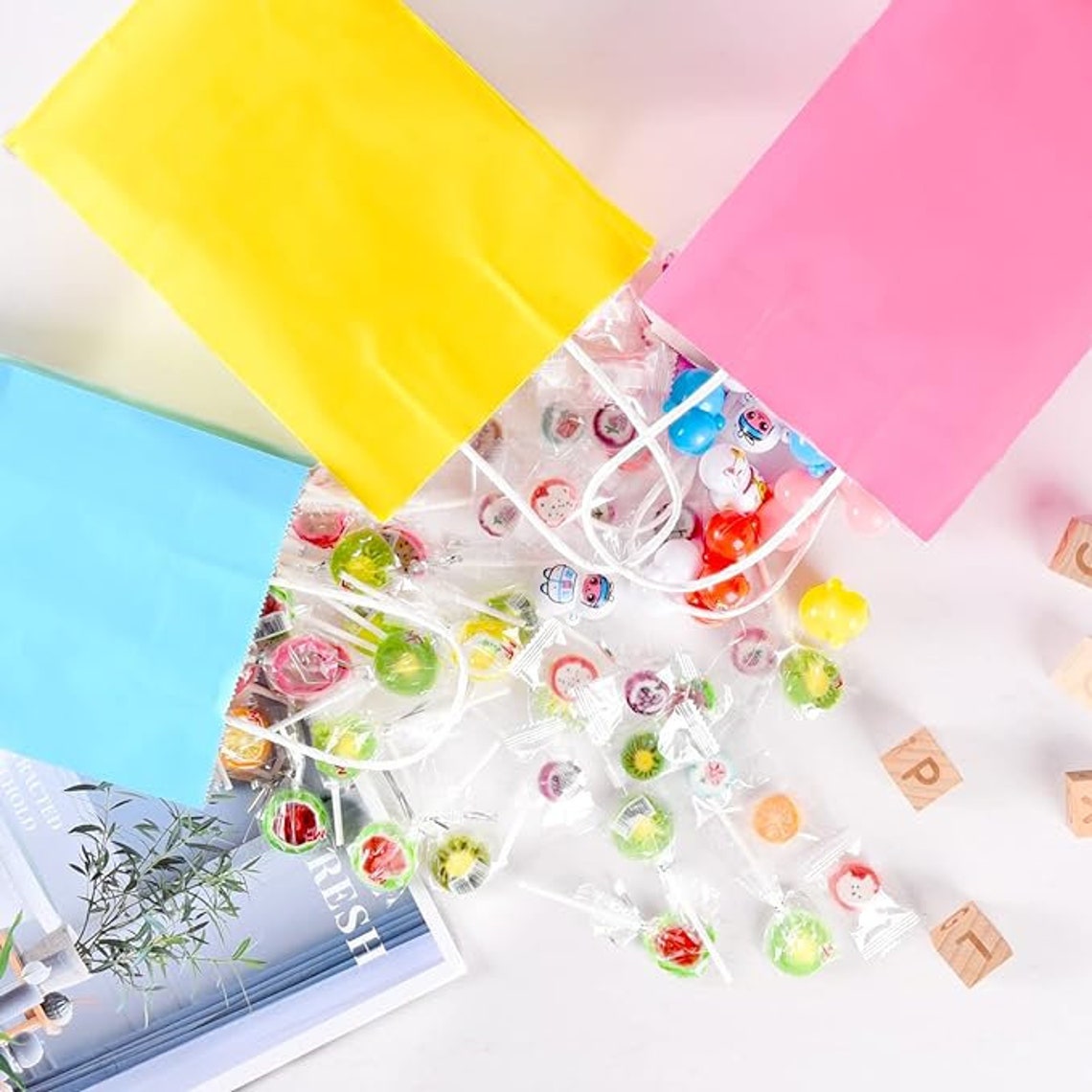24 Pieces Kraft Paper Party Favor Bags With Handles, 8 Colors Small 8 ...