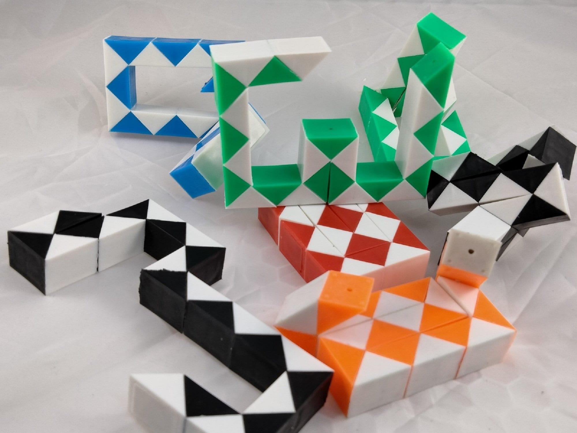 1.5 Ins Twisting Puzzle Toys, Folding, and Magic Cube. Mind Game ...