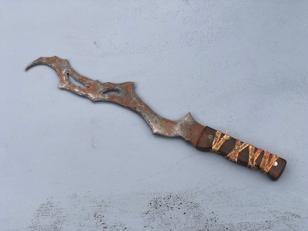 Fallout 4 Kremvh's Tooth Display Prop - Etsy Finland