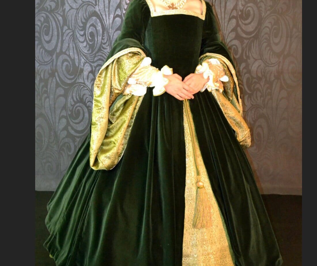 Gold Tudor Gown, Elizabethan Dress, Anne Boyeln Dress, Tudor Costume ...