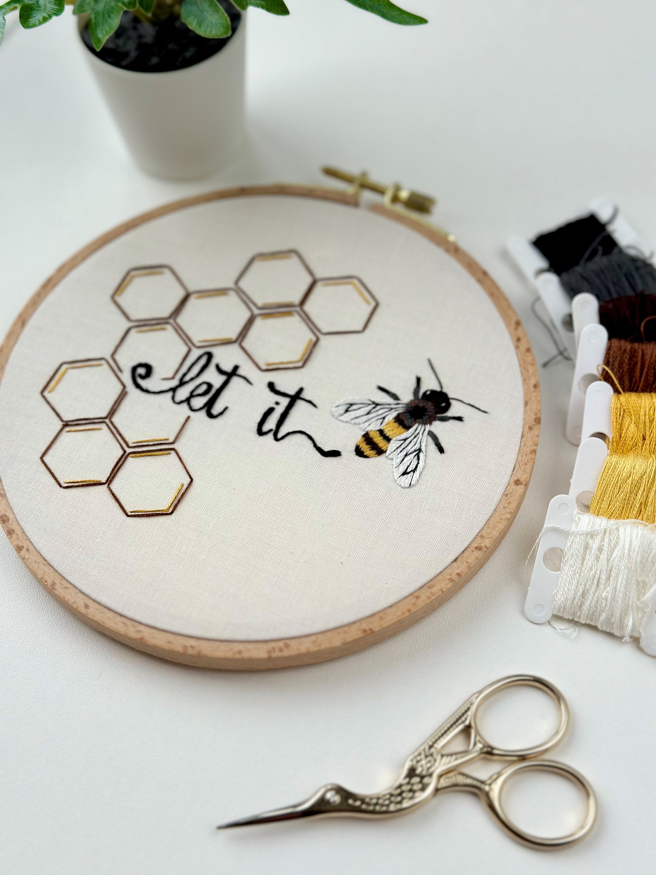 PDF Pattern Hand Embroidery, Bee Embroidery, Beginner Embroidery PDF ...