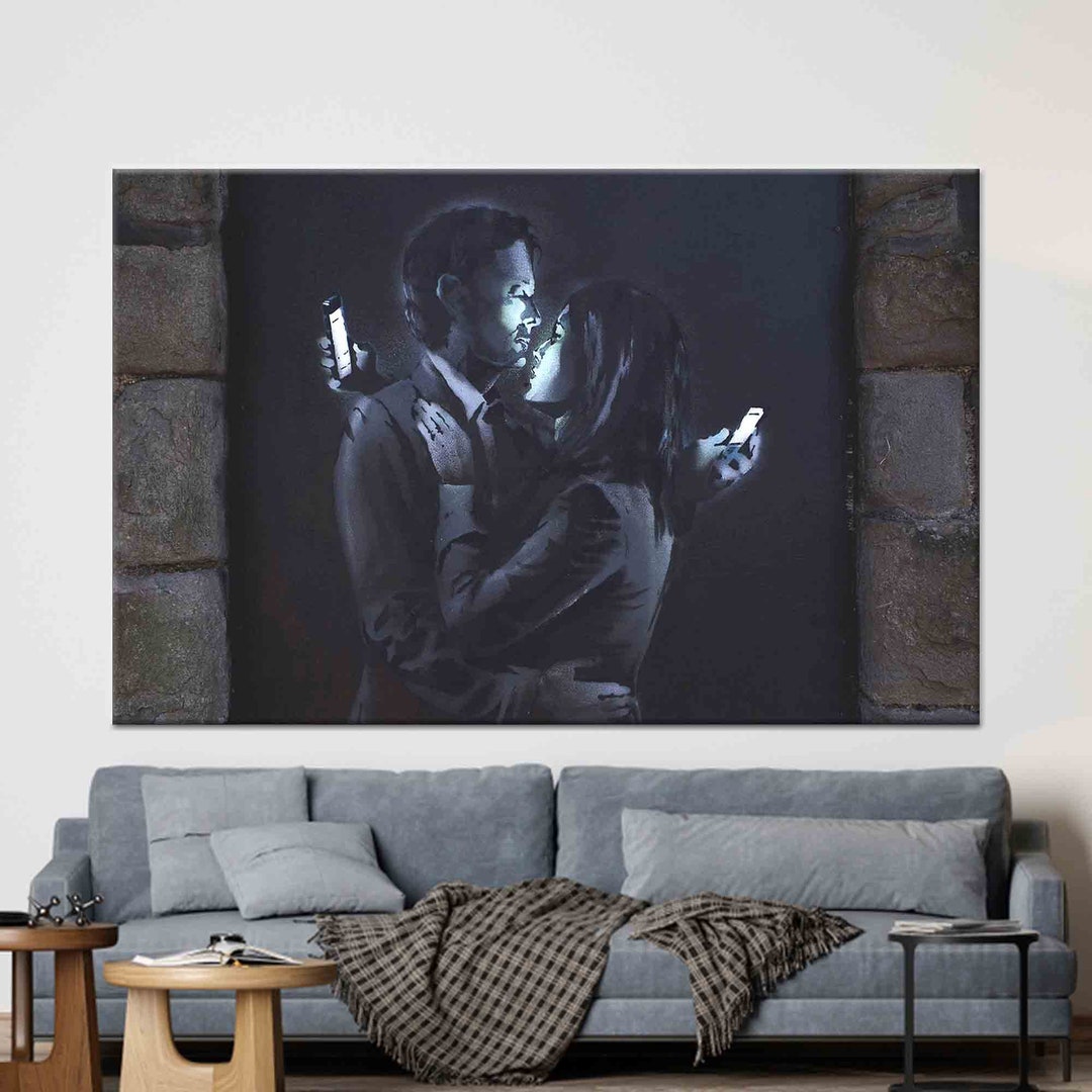 Banksy Mobile Phone Lovers, Couple Graffiti Poster, Phone Lovers 3D ...