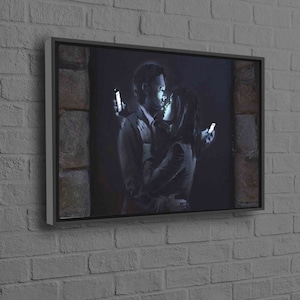 Banksy Mobile Phone Lovers, Couple Graffiti Poster, Phone Lovers 3D ...