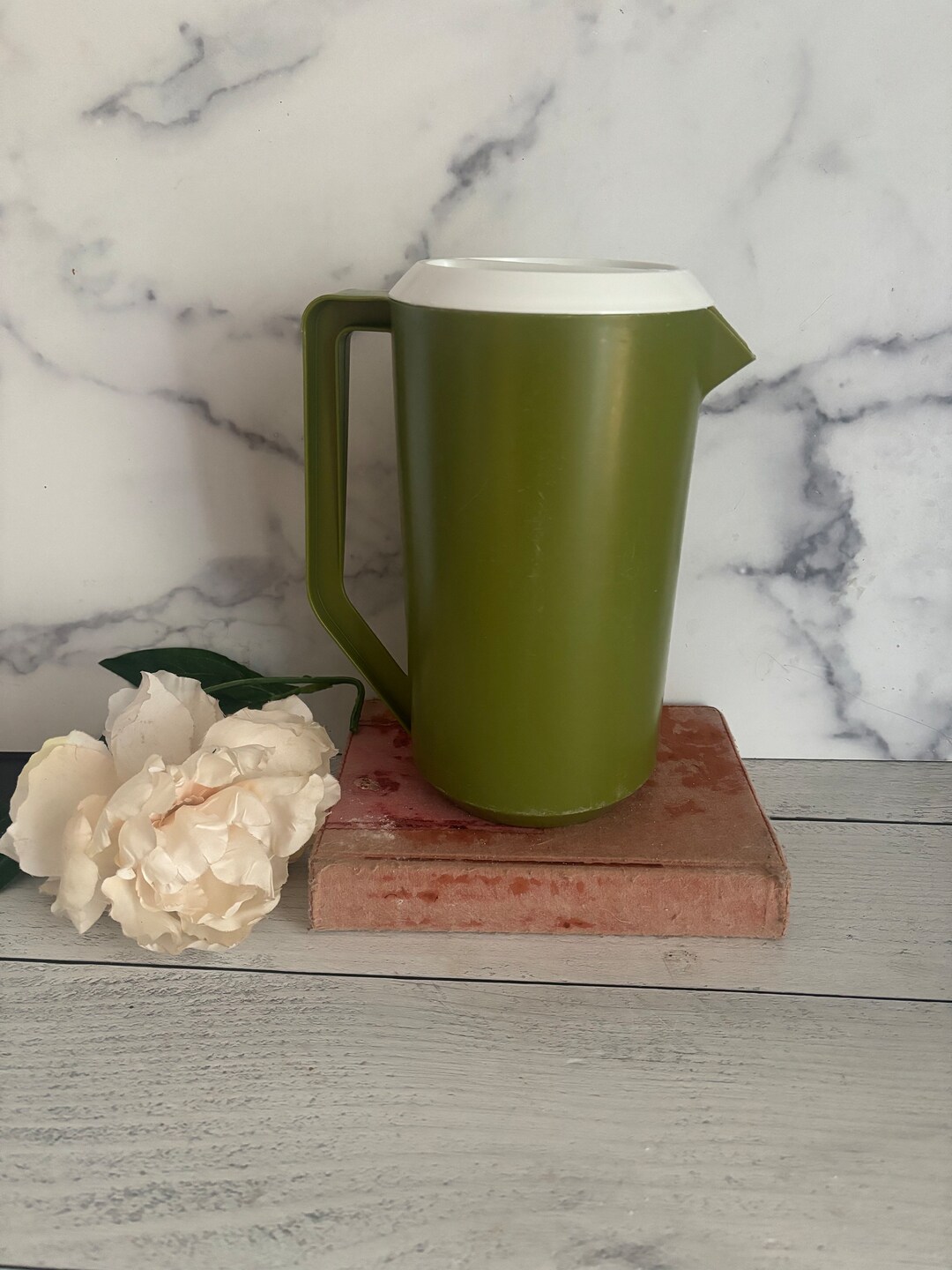 Rubbermaid Pitcher, Avocado Green Pitcher, 2 1/4 Quarts Pitcher ...