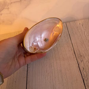 Vintage Clam Shell Box, Tiny Trinket Box, Seashell Trinket Box, Beach ...