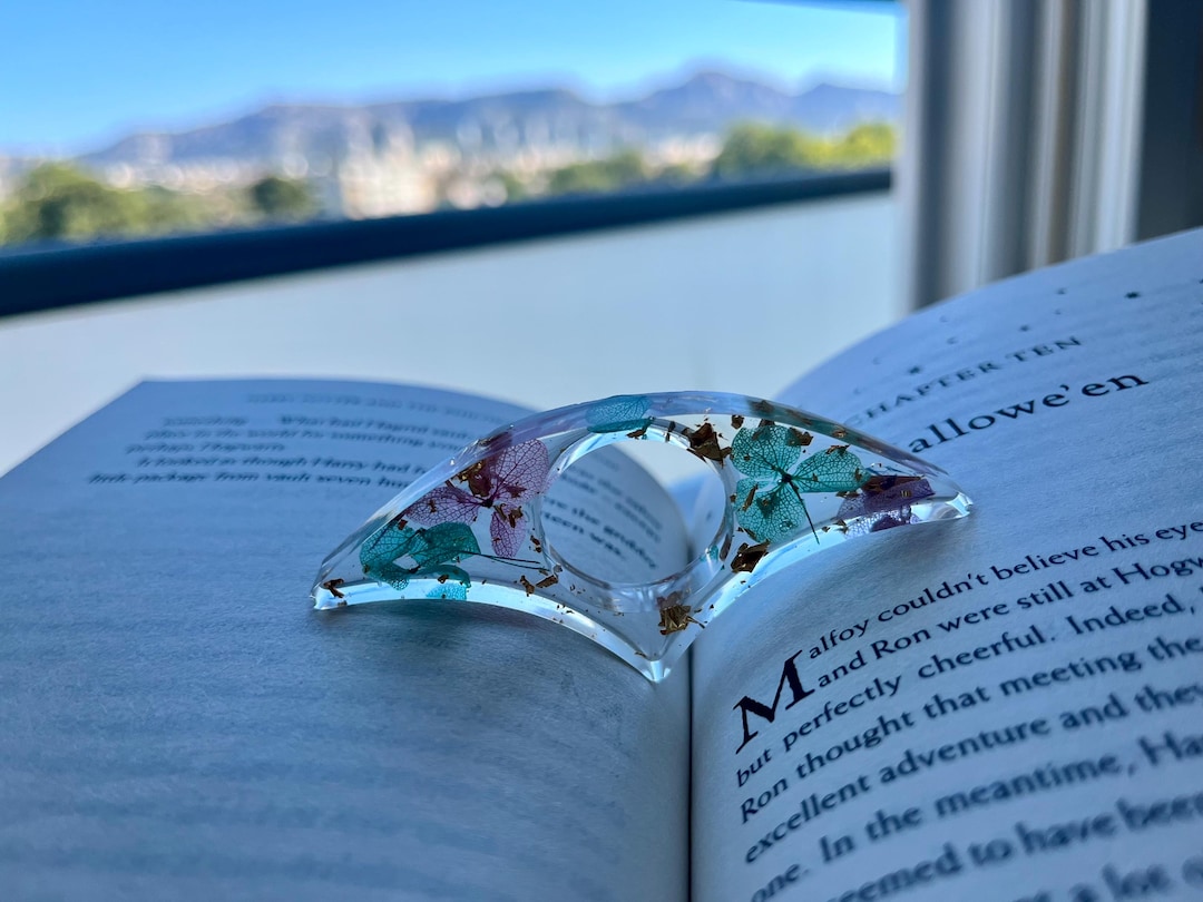 Handmade Resin Reading Ring With a Unique Floral and Gold Leaf Design ...