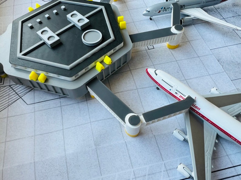 Airport Terminal With 5 Gates and Optional Jet Bridges Model Plane ...