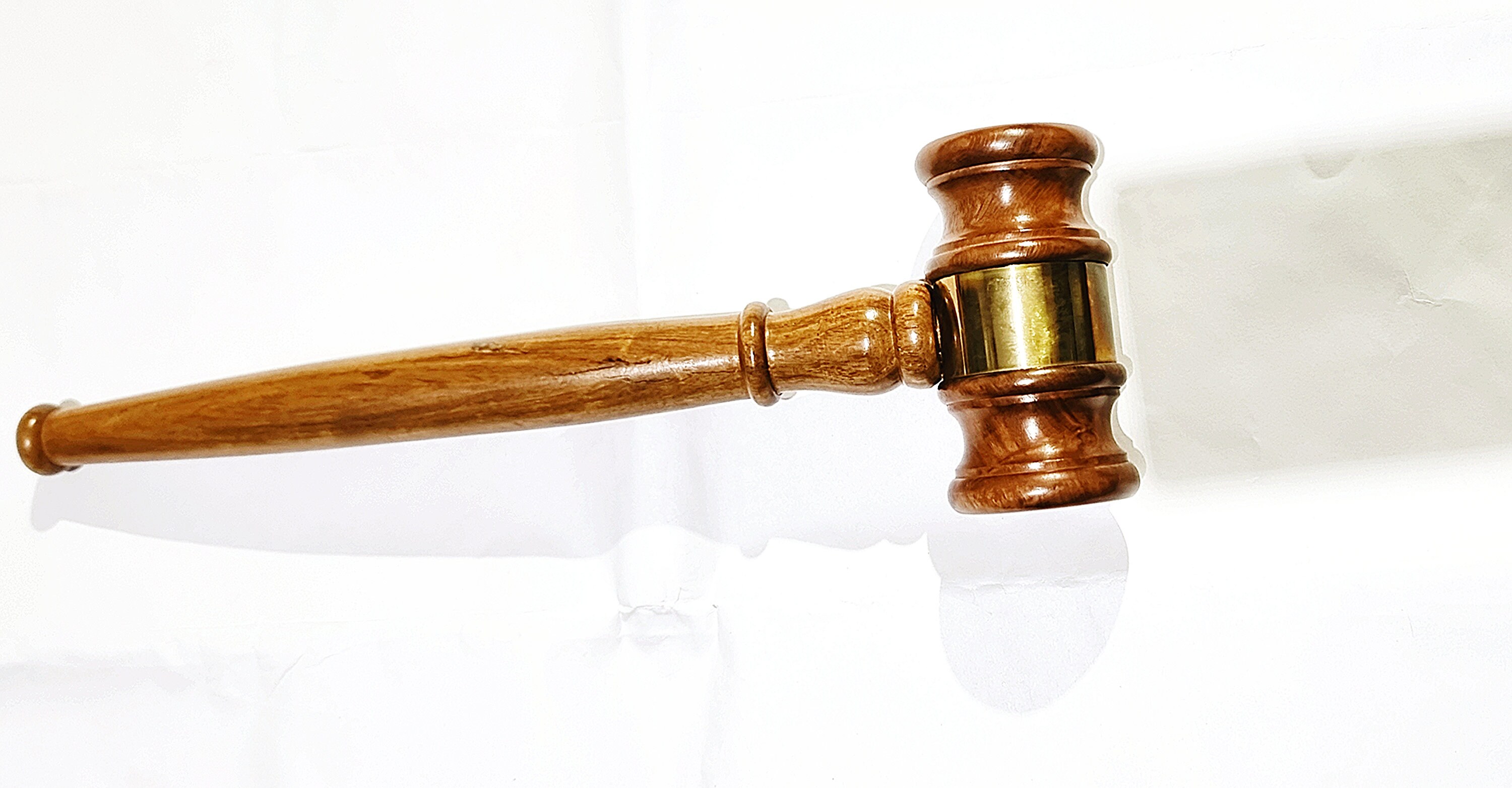 Houten hamer Gegraveerde rechterhamer met geluidsblok en ...