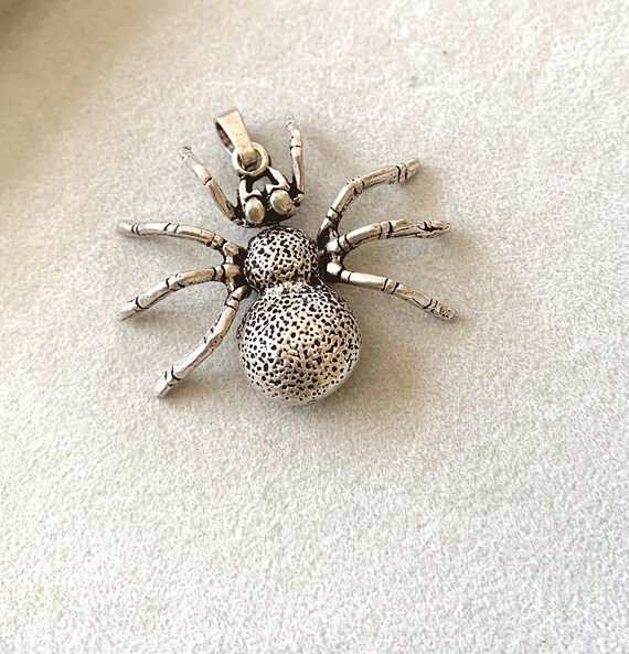 vintage chrysoprase spider bug - Gem