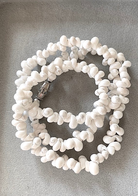 Handmade Hawaiian White Puka Sea Shell Necklace - Gem