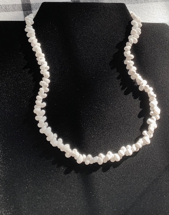 Handmade Hawaiian White Puka Sea Shell Necklace - Gem