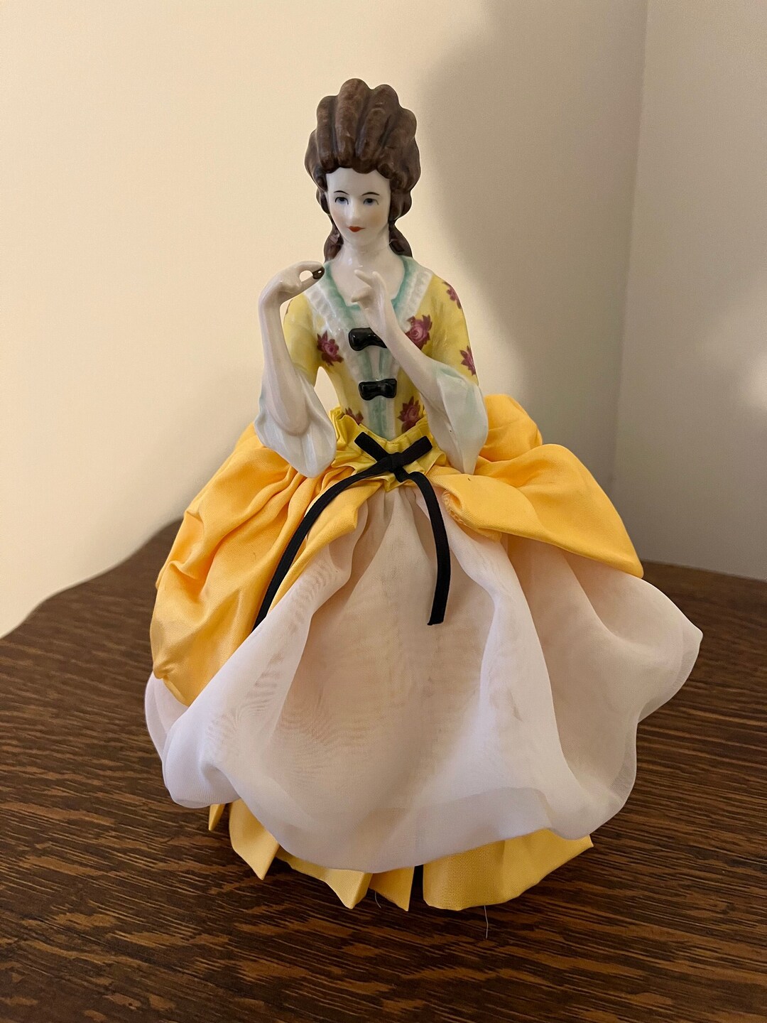 1985 Goebel Empress Mary Elizabeth Tea Cozy Doll Figurine - Vintage ...